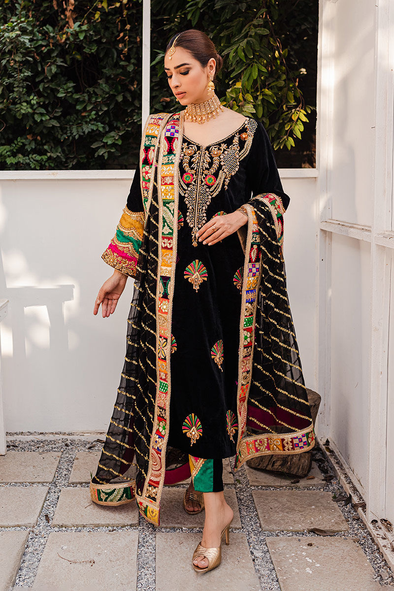 RIWAYAT - Shaneel Velvet'22 by Sadia Tariq – Fabbitt